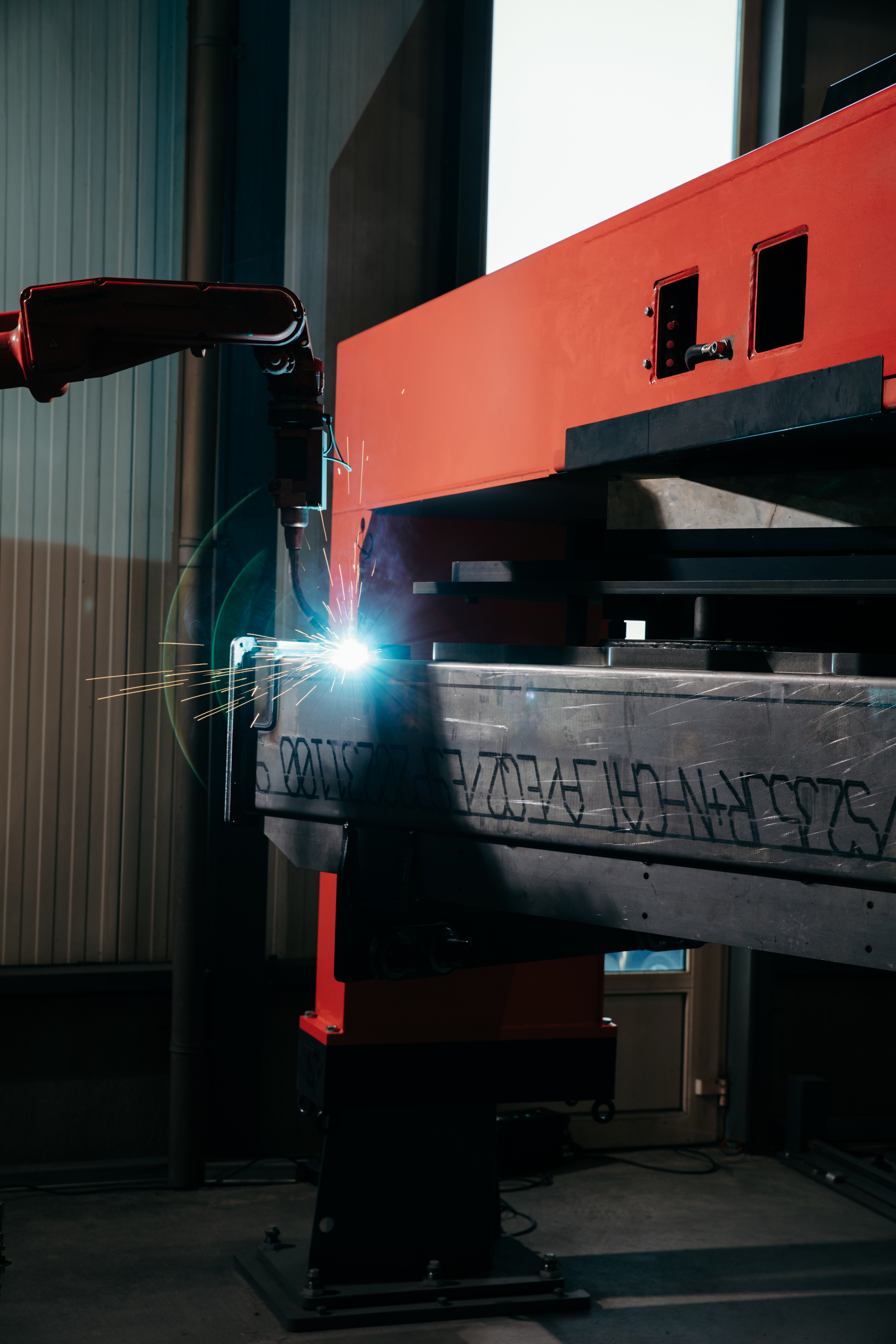 Unmanned robot system with a 72-pallet buffer