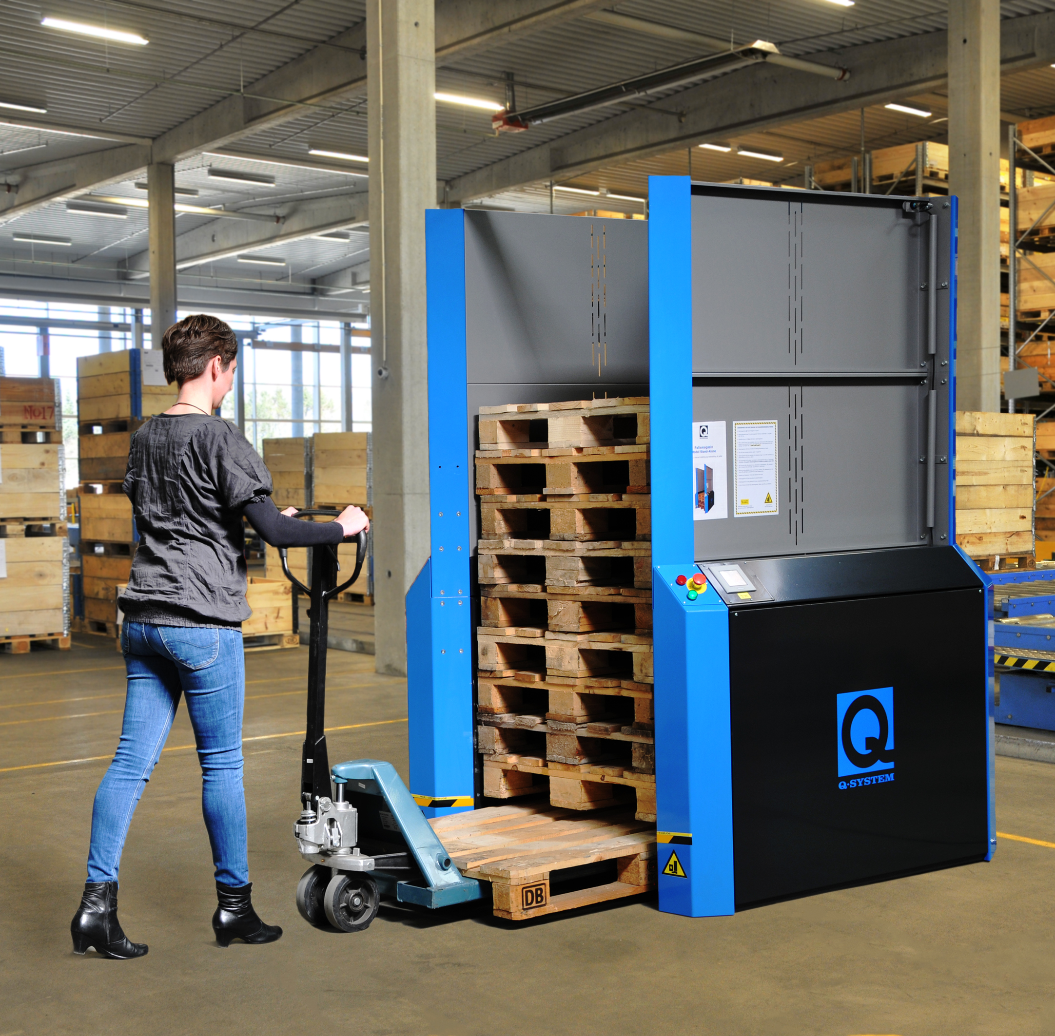 Efficient and safe handling of empty pallets